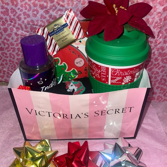 PINK Victoria's Secret | Other | Victorias Secret Pink Holiday Gift ...